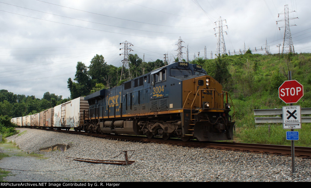 CSXT 3004 leads R032 reroute past the Reusens Dam crossing